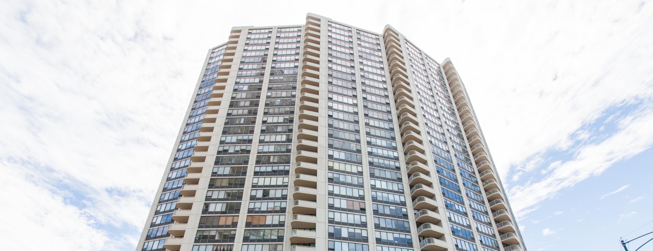 Lake Park Plaza | Powered by Baird & Warner